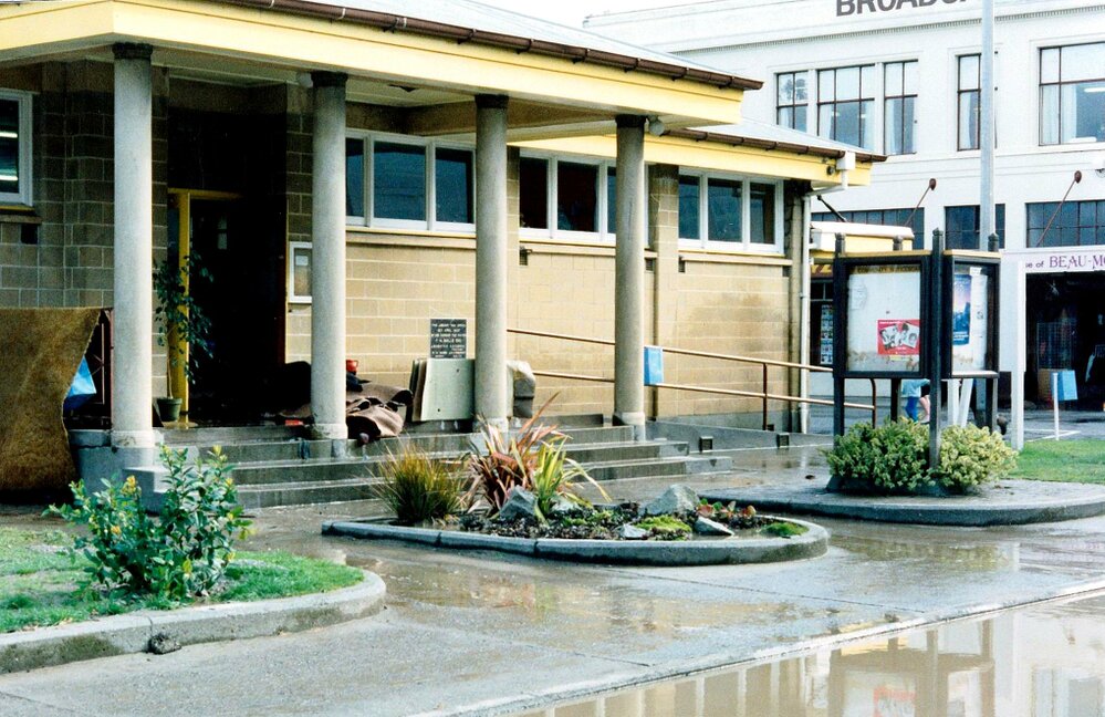 Greymouth Library, corner of Mackay and Albert Street, May 1988 ...