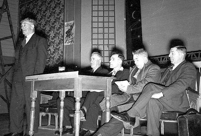Coal mining union leaders addressing a meeting at Denniston, ca 1945 ...
