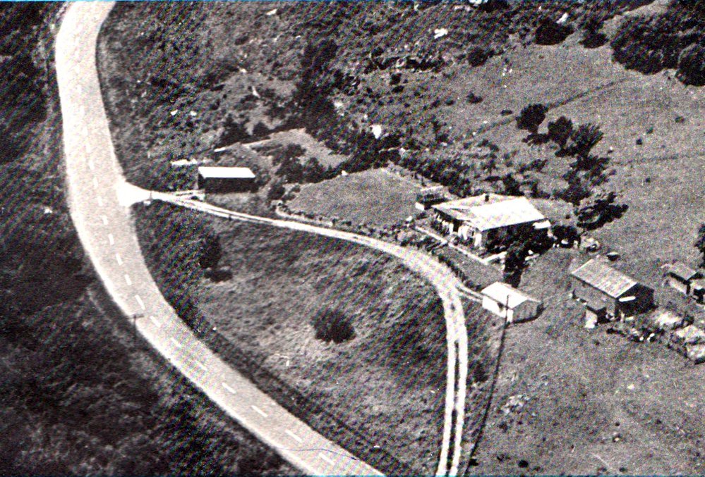 Jacksons farmstead at Inangahua before the 1968 Inangahua earthquake ...