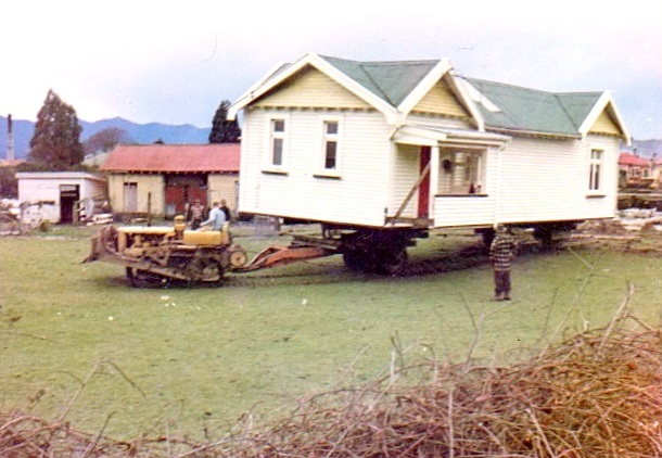 House on Grey Rd being moved for the new Inangahua River Bridge ...