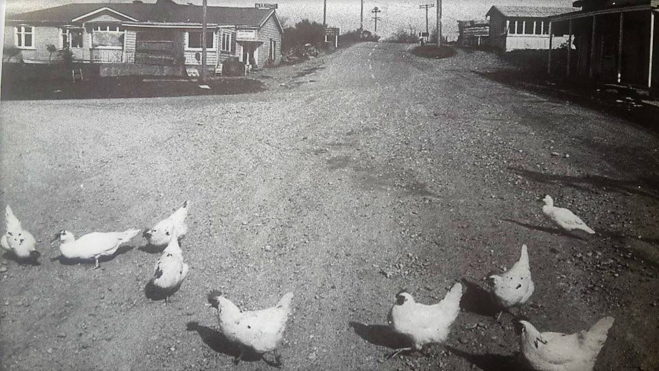 Rush hour at Inangahua Junction, 1971. | West Coast New Zealand History