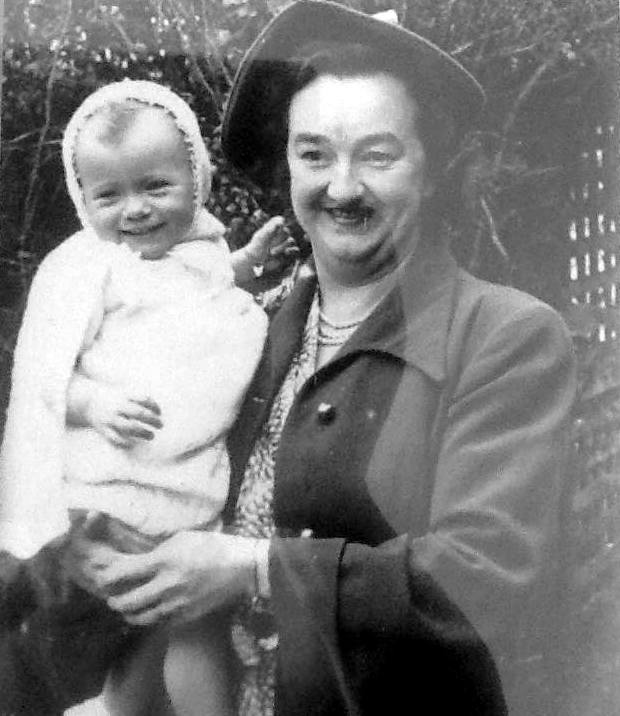 The Kelly and Hogarth Families. -ALBUM- | West Coast New Zealand History